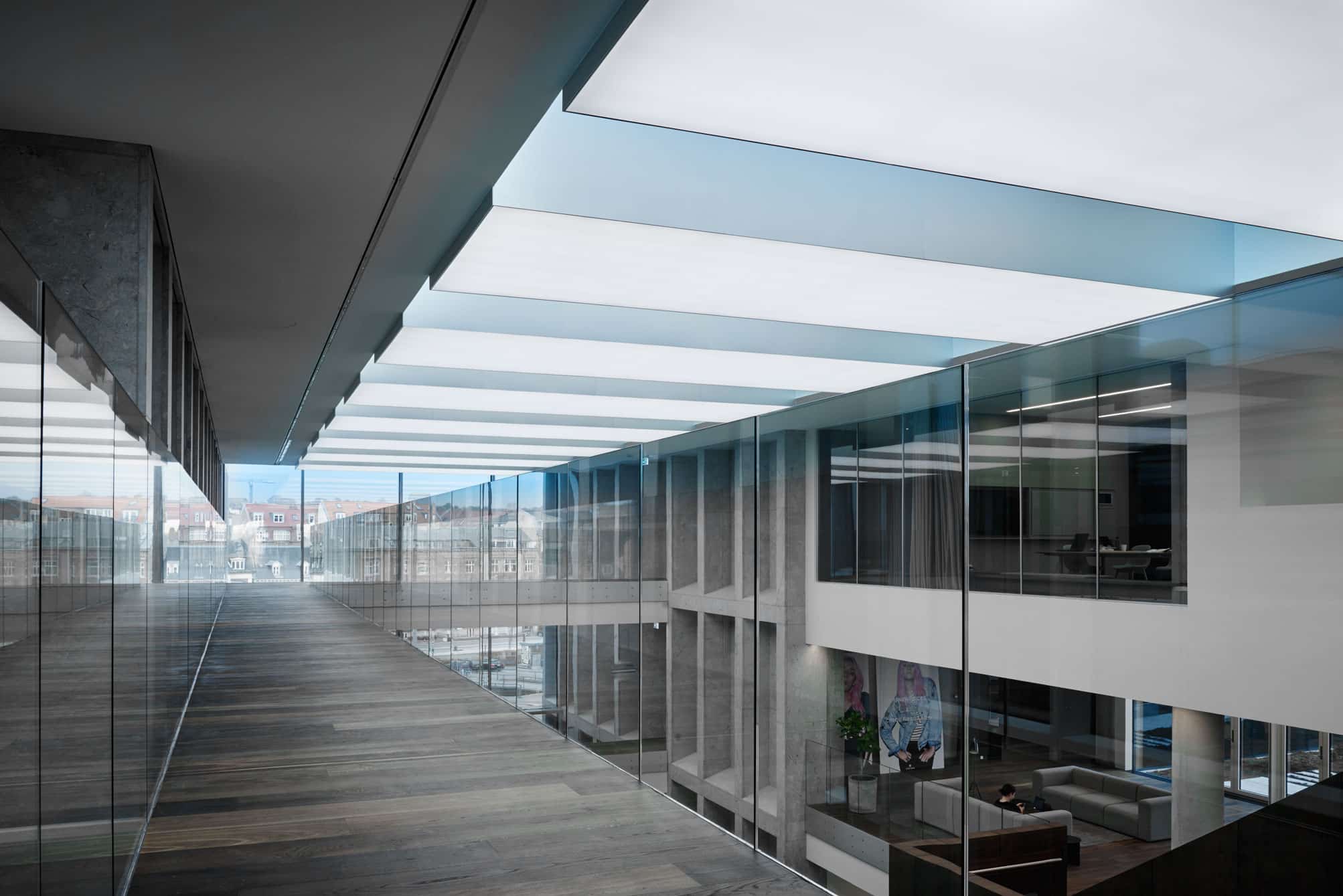 Lamper, Barrisol strækloft, træpanel, akustik og belysning · Lumière ...