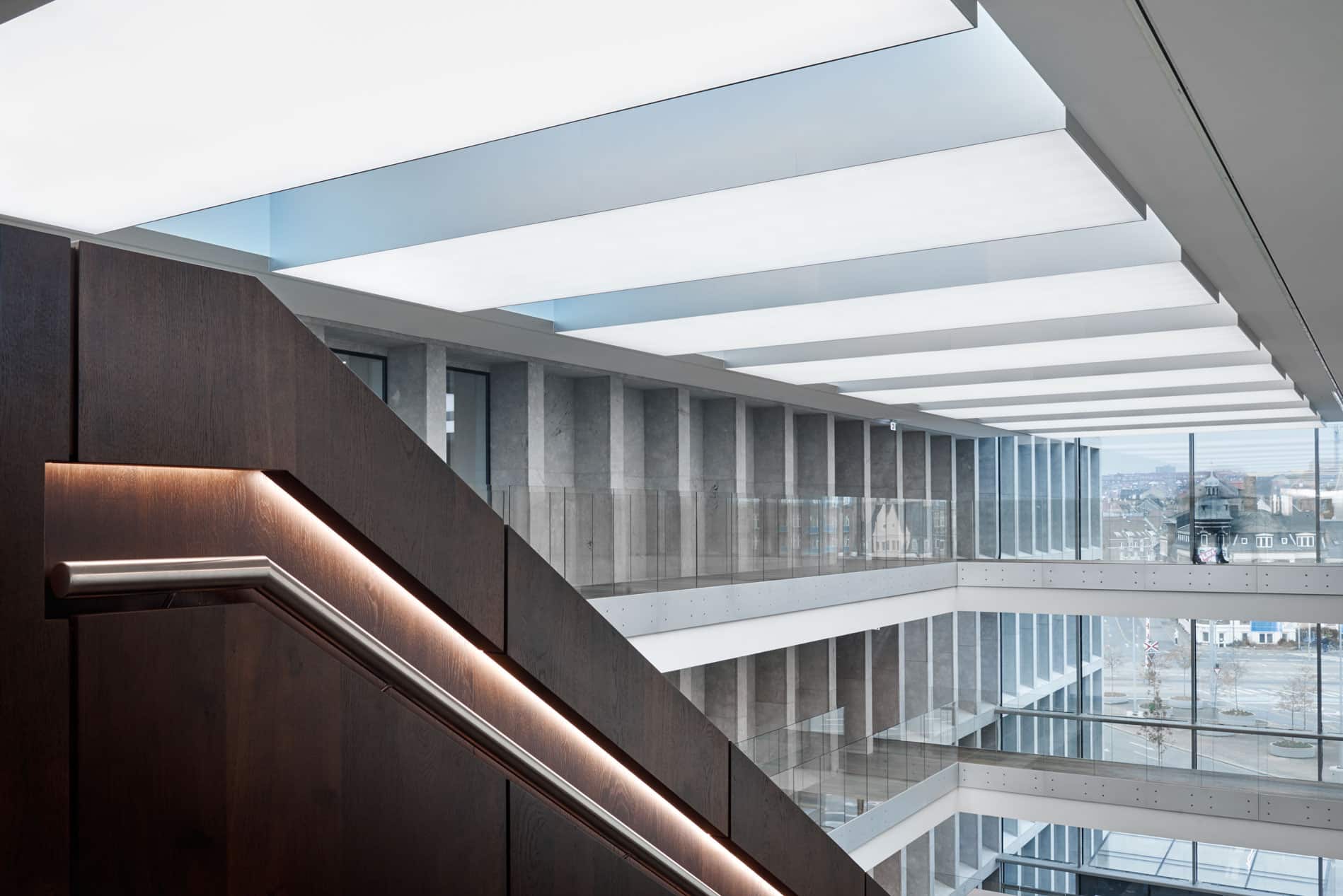 Lamper, Barrisol strækloft, træpanel, akustik og belysning · Lumière ...